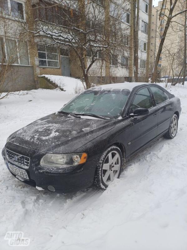 Melns Volvo S60 2004 Viļņa, ar dzinēja tilpumu 2.50 L un nobraukumu 240 tūkst. km par 2800 €, foto 2 vietnē AUTOMOTO.COM.LV