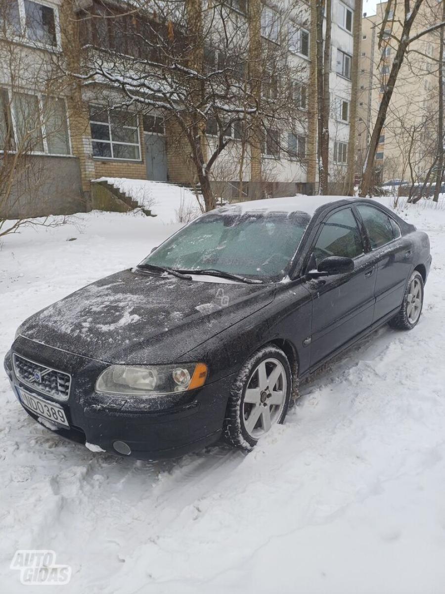 Black Volvo S60 2004 in Vilnius, with an engine capacity of 2.50 L and mileage of 240 thousand km for 2800 €, photo 2 on AUTOMOTO.COM.LV