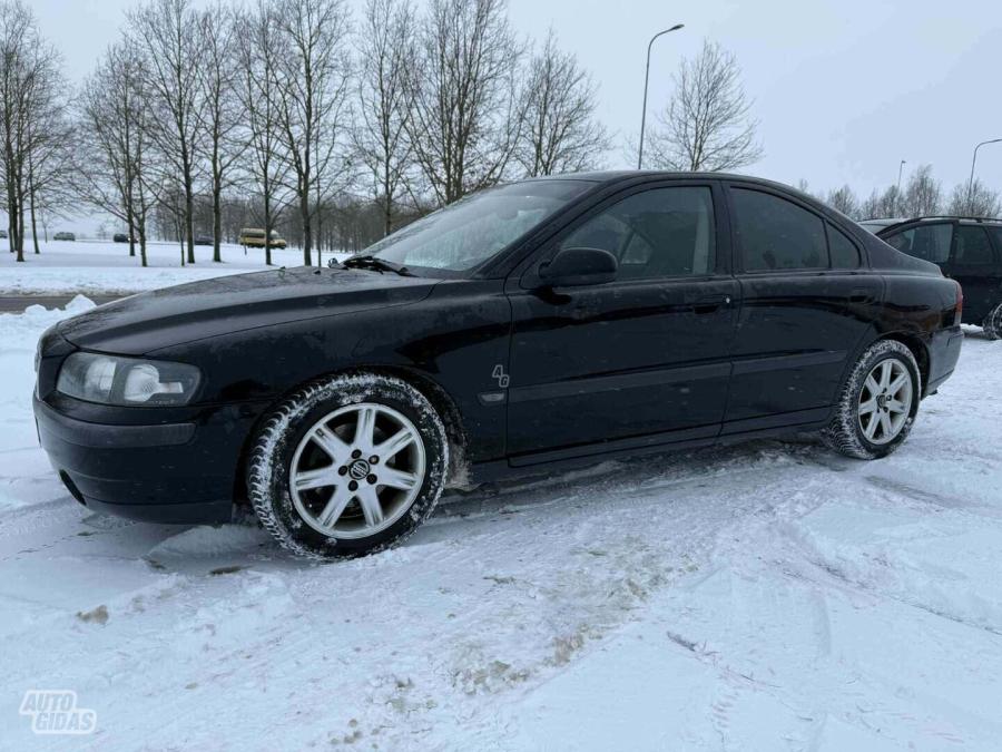 Black Volvo S60 2004 in Kaunas, with an engine capacity of 2.40 L and mileage of 290 thousand km for 750 €, photo 4 on AUTOMOTO.COM.LV