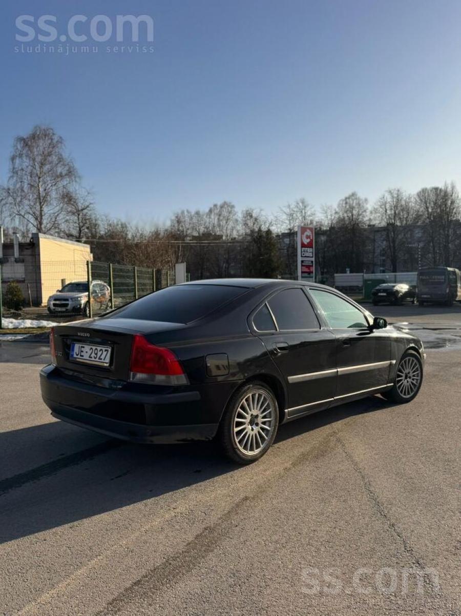 Melns Volvo S60 2004 Rīga, ar dzinēja tilpumu 2.40 L un nobraukumu 379 tūkst. km par 1100 €, foto 1 vietnē AUTOMOTO.COM.LV