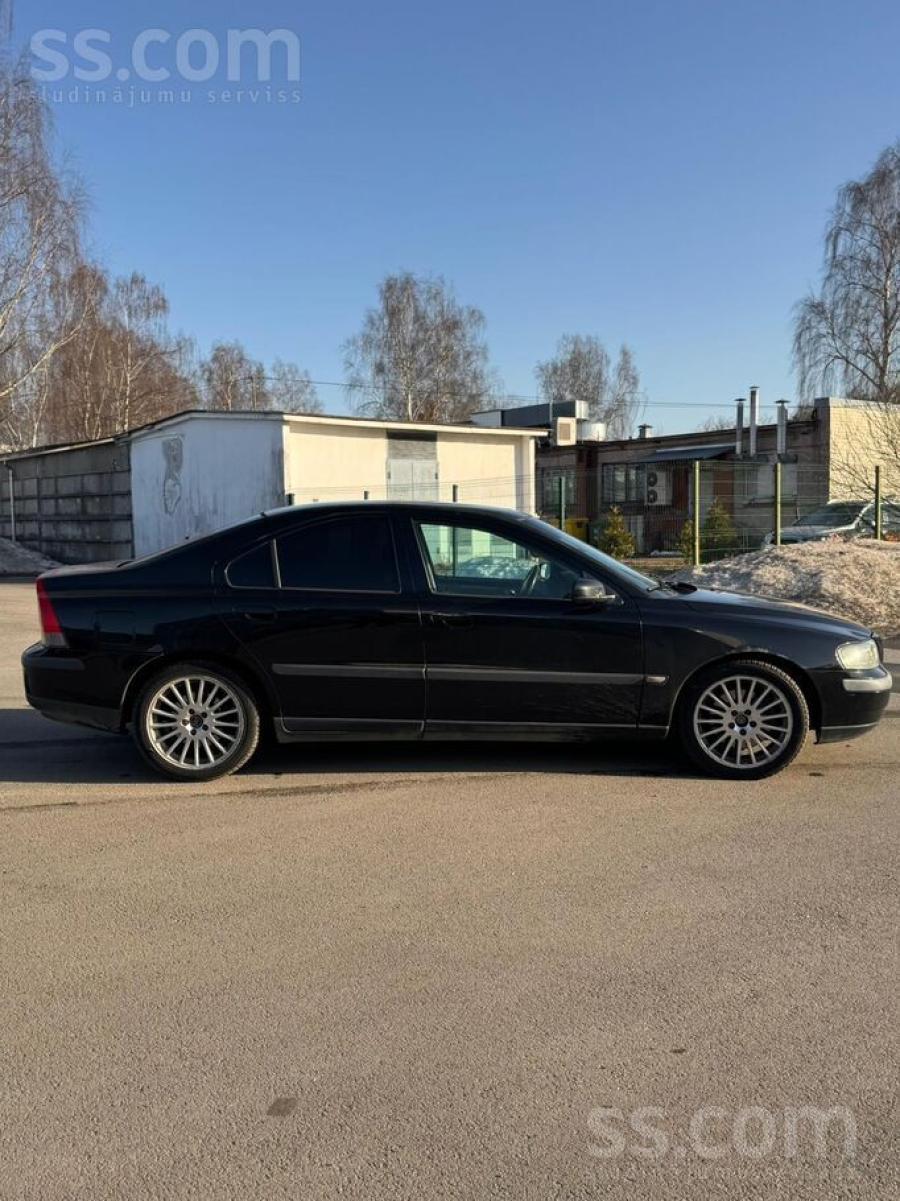 Melns Volvo S60 2004 Rīga, ar dzinēja tilpumu 2.40 L un nobraukumu 379 tūkst. km par 1100 €, foto 2 vietnē AUTOMOTO.COM.LV