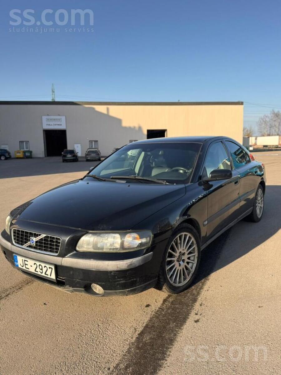 Melns Volvo S60 2004 Rīga, ar dzinēja tilpumu 2.40 L un nobraukumu 379 tūkst. km par 1100 €, foto 3 vietnē AUTOMOTO.COM.LV