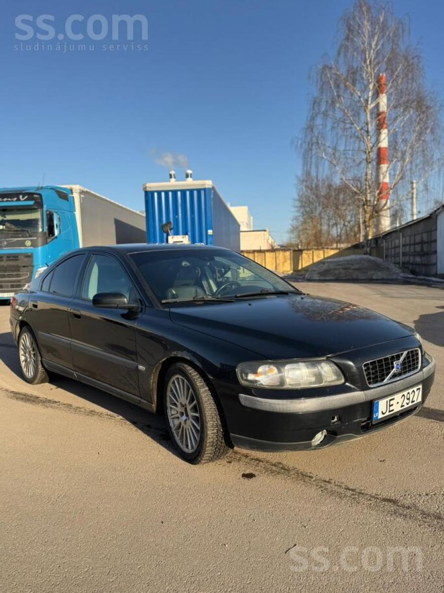 Melns Volvo S60 2004 Rīga, ar dzinēja tilpumu 2.40 L un nobraukumu 379 tūkst. km par 1100 €, foto 4 vietnē AUTOMOTO.COM.LV