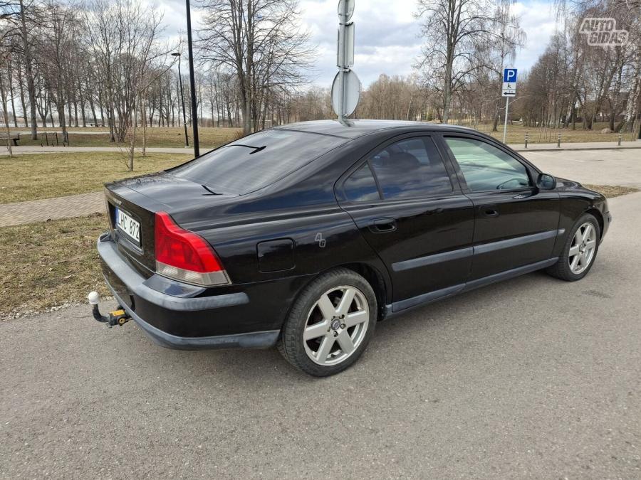 Melns Volvo S60 2004 Prienai, ar dzinēja tilpumu 2.40 L un nobraukumu 373 tūkst. km par 1799 €, foto 3 vietnē AUTOMOTO.COM.LV
