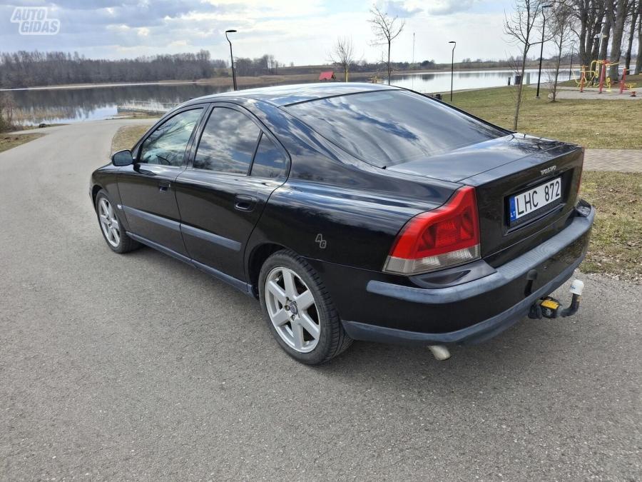 Melns Volvo S60 2004 Prienai, ar dzinēja tilpumu 2.40 L un nobraukumu 373 tūkst. km par 1799 €, foto 4 vietnē AUTOMOTO.COM.LV