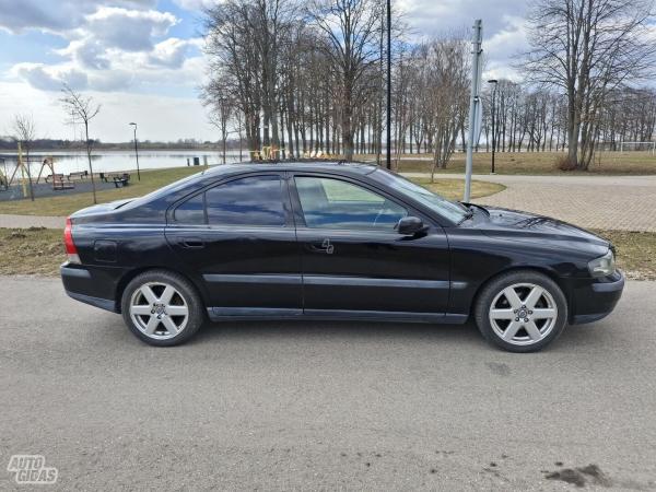 Melns Volvo S60 2004 Prienai, ar dzinēja tilpumu 2.40 L un nobraukumu 373 tūkst. km par 1799 €, foto 5 vietnē AUTOMOTO.COM.LV