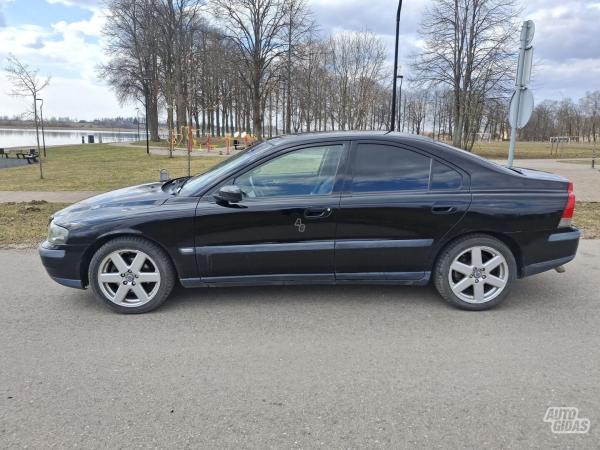Melns Volvo S60 2004 Prienai, ar dzinēja tilpumu 2.40 L un nobraukumu 373 tūkst. km par 1799 €, foto 7 vietnē AUTOMOTO.COM.LV