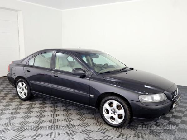 Black Volvo S60 2004 in Tallinn, with an engine capacity of 2.40 L and mileage of 269 thousand km for 1499 €, photo 1 on AUTOMOTO.COM.LV