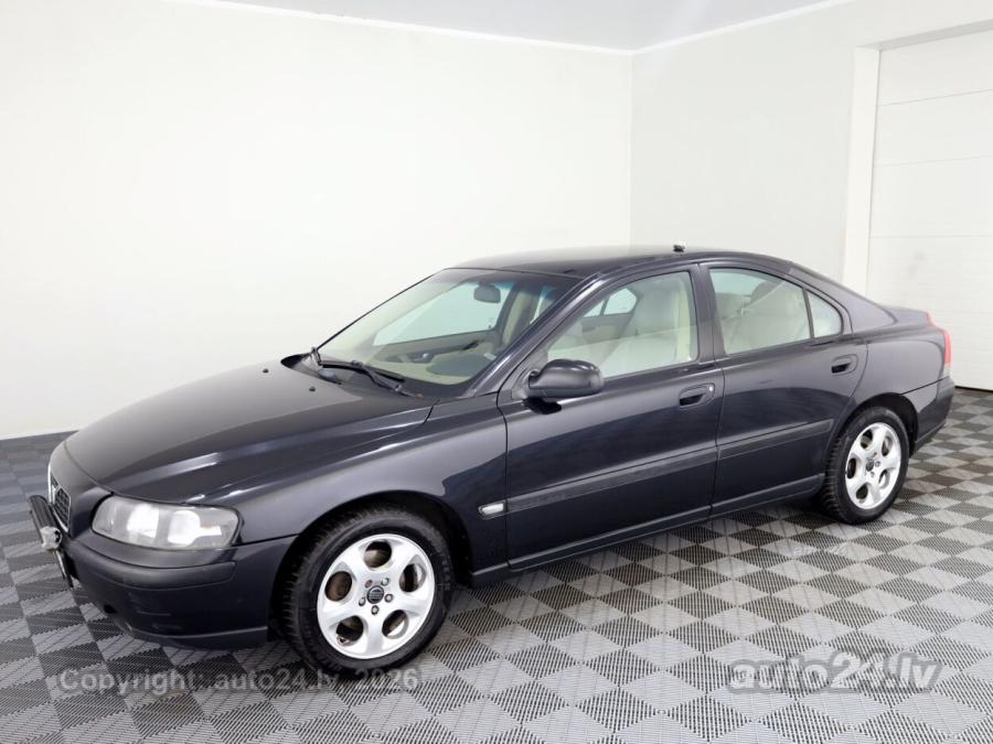 Black Volvo S60 2004 in Tallinn, with an engine capacity of 2.40 L and mileage of 269 thousand km for 1499 €, photo 2 on AUTOMOTO.COM.LV