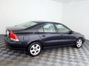 Black Volvo S60 2004 in Tallinn, with an engine capacity of 2.40 L and mileage of 269 thousand km for 1499 €, photo 3 on AUTOMOTO.COM.LV