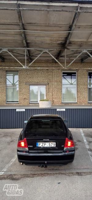 Melns Volvo S60 2004 Alīta, ar dzinēja tilpumu 2.40 L un nobraukumu 316 tūkst. km par 1490 €, foto 5 vietnē AUTOMOTO.COM.LV