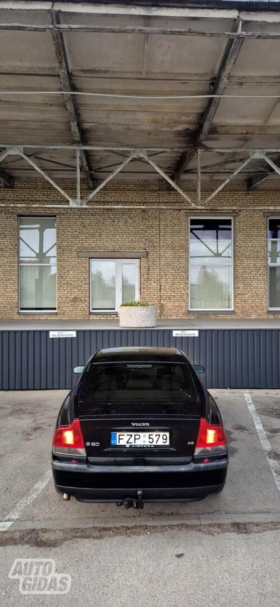 Melns Volvo S60 2004 Alīta, ar dzinēja tilpumu 2.40 L un nobraukumu 316 tūkst. km par 1490 €, foto 5 vietnē AUTOMOTO.COM.LV
