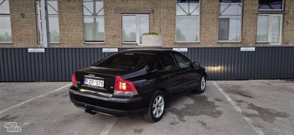 Melns Volvo S60 2004 Alīta, ar dzinēja tilpumu 2.40 L un nobraukumu 316 tūkst. km par 1490 €, foto 5 vietnē AUTOMOTO.COM.LV