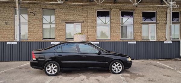 Melns Volvo S60 2004 Alīta, ar dzinēja tilpumu 2.40 L un nobraukumu 316 tūkst. km par 1490 €, foto 6 vietnē AUTOMOTO.COM.LV