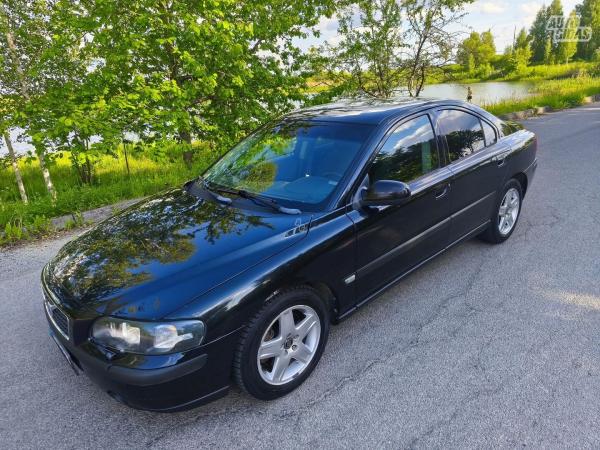 Black Volvo S60 2004 in Taurage, with an engine capacity of 2.40 L and mileage of 337 thousand km for 1480 €, photo 1 on AUTOMOTO.COM.LV