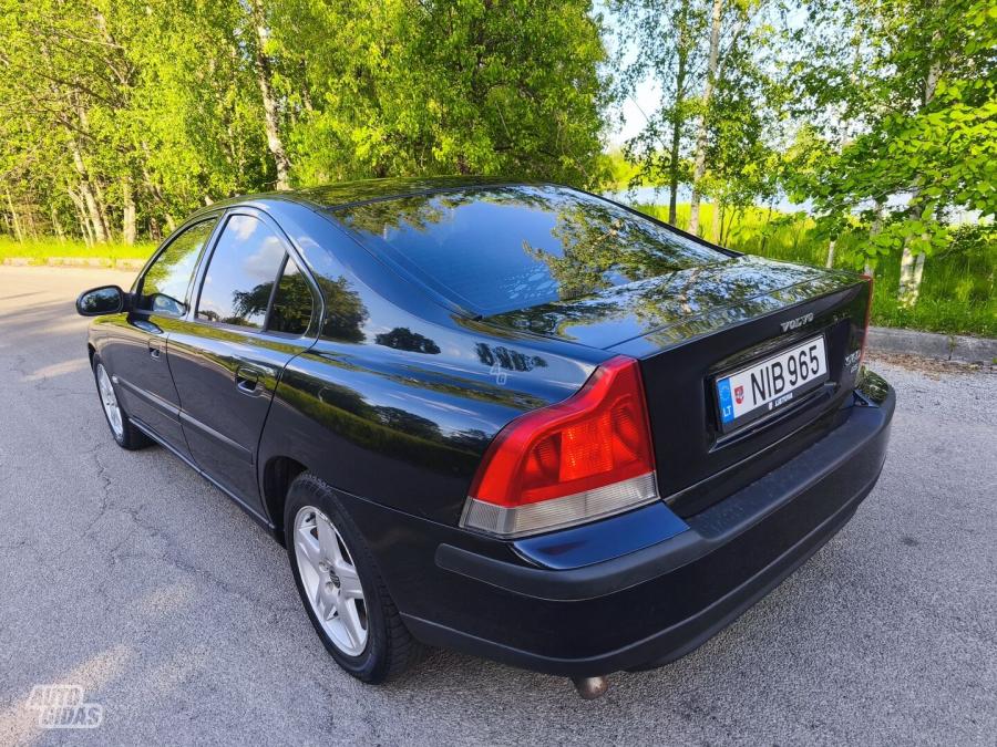 Black Volvo S60 2004 in Taurage, with an engine capacity of 2.40 L and mileage of 337 thousand km for 1480 €, photo 4 on AUTOMOTO.COM.LV