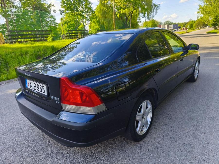 Black Volvo S60 2004 in Taurage, with an engine capacity of 2.40 L and mileage of 337 thousand km for 1480 €, photo 5 on AUTOMOTO.COM.LV