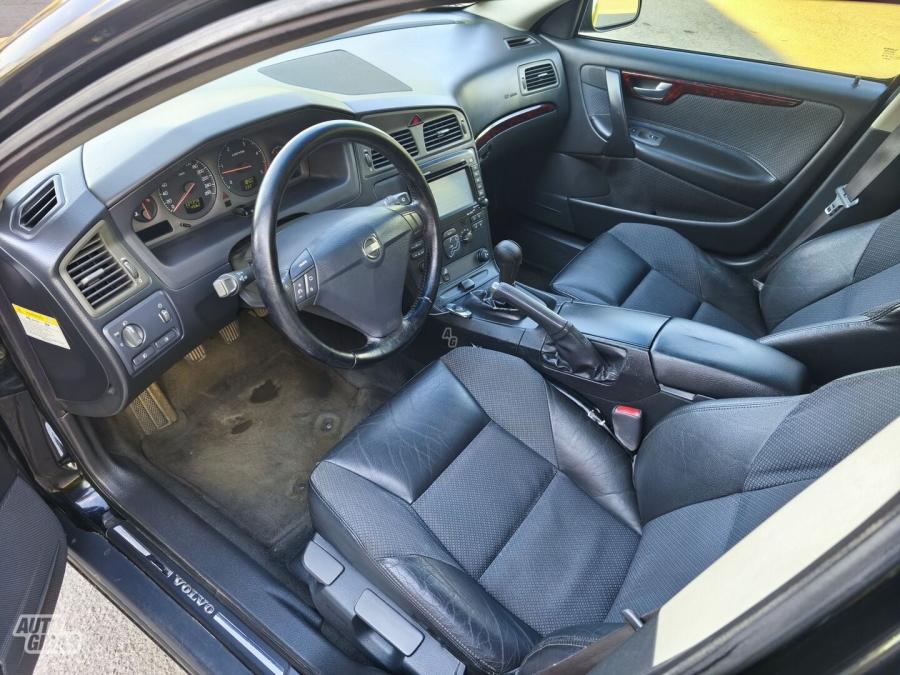Black Volvo S60 2004 in Taurage, with an engine capacity of 2.40 L and mileage of 337 thousand km for 1480 €, photo 10 on AUTOMOTO.COM.LV