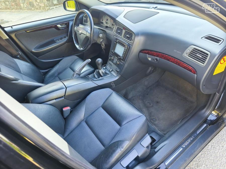 Black Volvo S60 2004 in Taurage, with an engine capacity of 2.40 L and mileage of 337 thousand km for 1480 €, photo 11 on AUTOMOTO.COM.LV