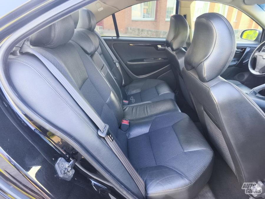 Black Volvo S60 2004 in Taurage, with an engine capacity of 2.40 L and mileage of 337 thousand km for 1480 €, photo 16 on AUTOMOTO.COM.LV