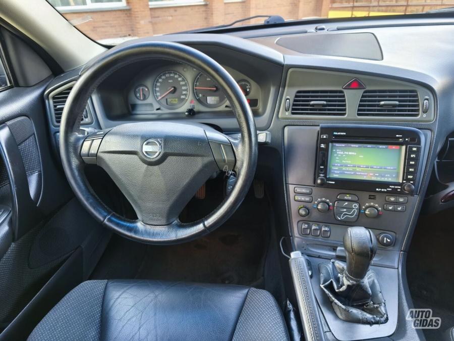 Black Volvo S60 2004 in Taurage, with an engine capacity of 2.40 L and mileage of 337 thousand km for 1480 €, photo 17 on AUTOMOTO.COM.LV
