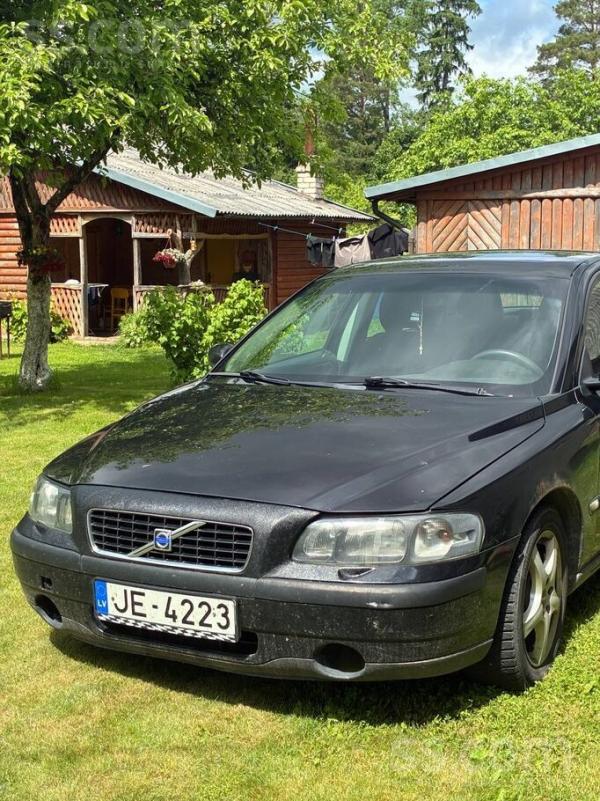 Melns Volvo S60 2004 Rēzekne, ar dzinēja tilpumu 2.40 L un nobraukumu 406 tūkst. km par 1000 €, foto 1 vietnē AUTOMOTO.COM.LV