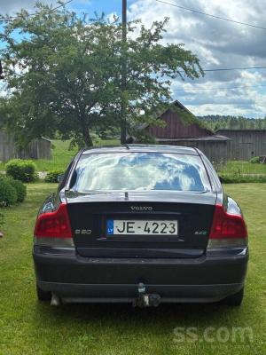 Melns Volvo S60 2004 Rēzekne, ar dzinēja tilpumu 2.40 L un nobraukumu 406 tūkst. km par 1000 €, foto 3 vietnē AUTOMOTO.COM.LV