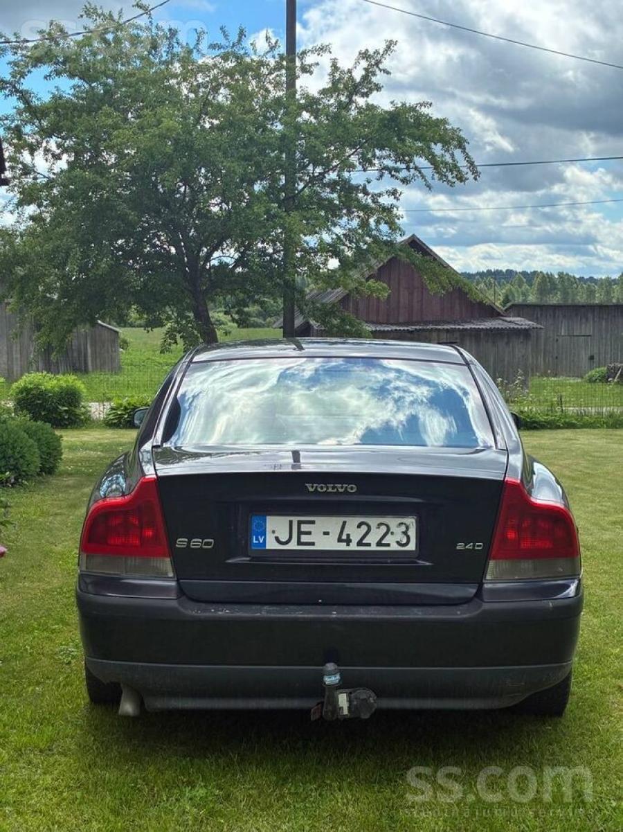 Melns Volvo S60 2004 Rēzekne, ar dzinēja tilpumu 2.40 L un nobraukumu 406 tūkst. km par 1000 €, foto 3 vietnē AUTOMOTO.COM.LV