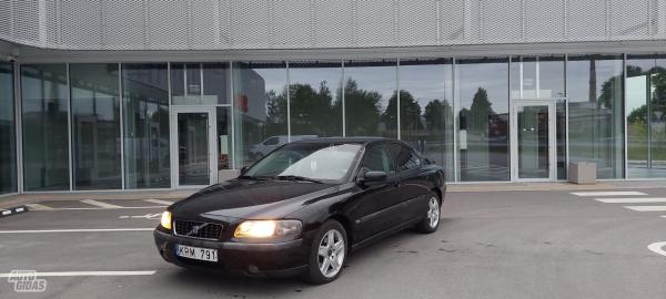 Melns Volvo S60 2004 Alīta, ar dzinēja tilpumu 2.40 L un nobraukumu 349 tūkst. km par 1490 €, foto 1 vietnē AUTOMOTO.COM.LV