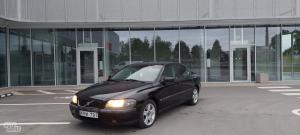 Melns Volvo S60 2004 Alīta, ar dzinēja tilpumu 2.40 L un nobraukumu 349 tūkst. km par 1490 €, foto  vietnē AUTOMOTO.COM.LV