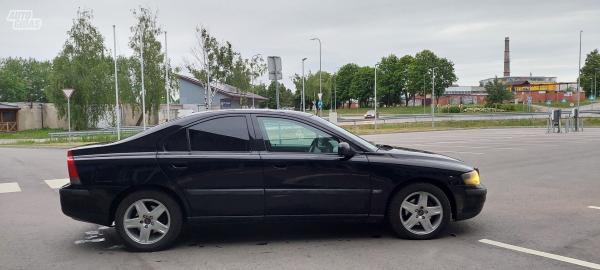 Melns Volvo S60 2004 Alīta, ar dzinēja tilpumu 2.40 L un nobraukumu 349 tūkst. km par 1490 €, foto 6 vietnē AUTOMOTO.COM.LV