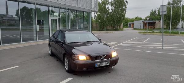 Melns Volvo S60 2004 Alīta, ar dzinēja tilpumu 2.40 L un nobraukumu 349 tūkst. km par 1490 €, foto 7 vietnē AUTOMOTO.COM.LV