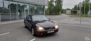 Black Volvo S60 2004 in Alytus, with an engine capacity of 2.40 L and mileage of 349 thousand km for 1490 €, photo 8 on AUTOMOTO.COM.LV