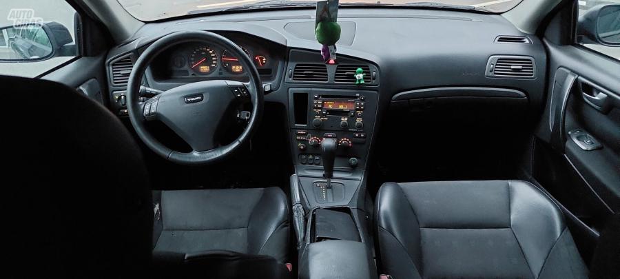 Black Volvo S60 2004 in Alytus, with an engine capacity of 2.40 L and mileage of 349 thousand km for 1490 €, photo 10 on AUTOMOTO.COM.LV