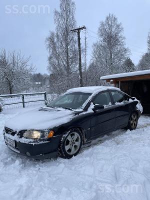 Black Volvo S60 2004 in Kraslava, with an engine capacity of 2.40 L and mileage of 335 thousand km for 480 €, photo  on AUTOMOTO.COM.LV