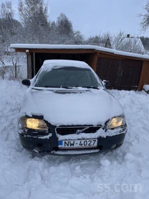 Black Volvo S60 2004 in Kraslava, with an engine capacity of 2.40 L and mileage of 335 thousand km for 480 €, photo 3 on AUTOMOTO.COM.LV