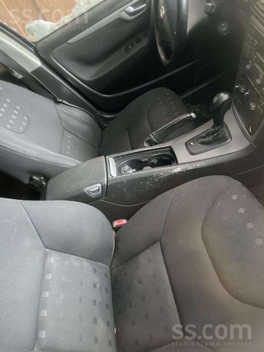 Black Volvo S60 2004 in Kraslava, with an engine capacity of 2.40 L and mileage of 335 thousand km for 480 €, photo 12 on AUTOMOTO.COM.LV