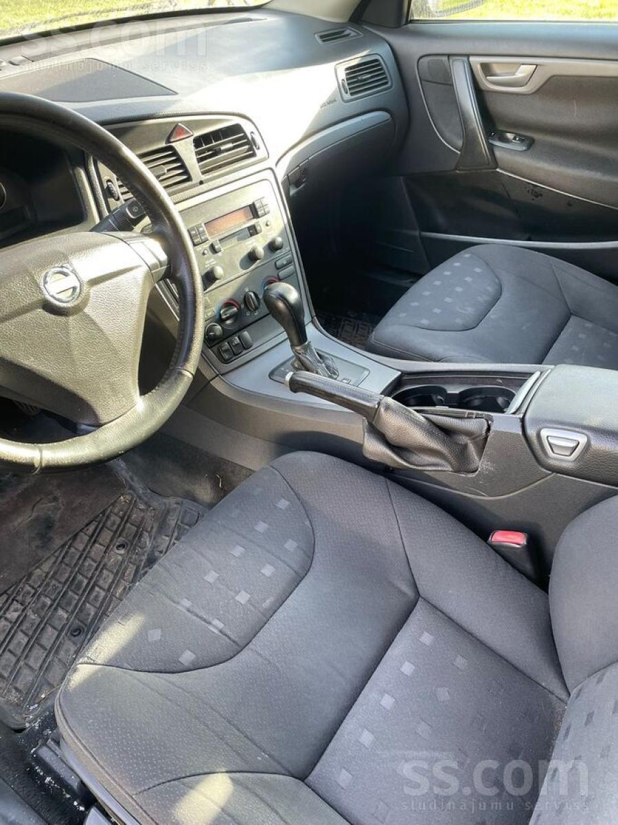 Black Volvo S60 2004 in Kraslava, with an engine capacity of 2.40 L and mileage of 335 thousand km for 480 €, photo 13 on AUTOMOTO.COM.LV