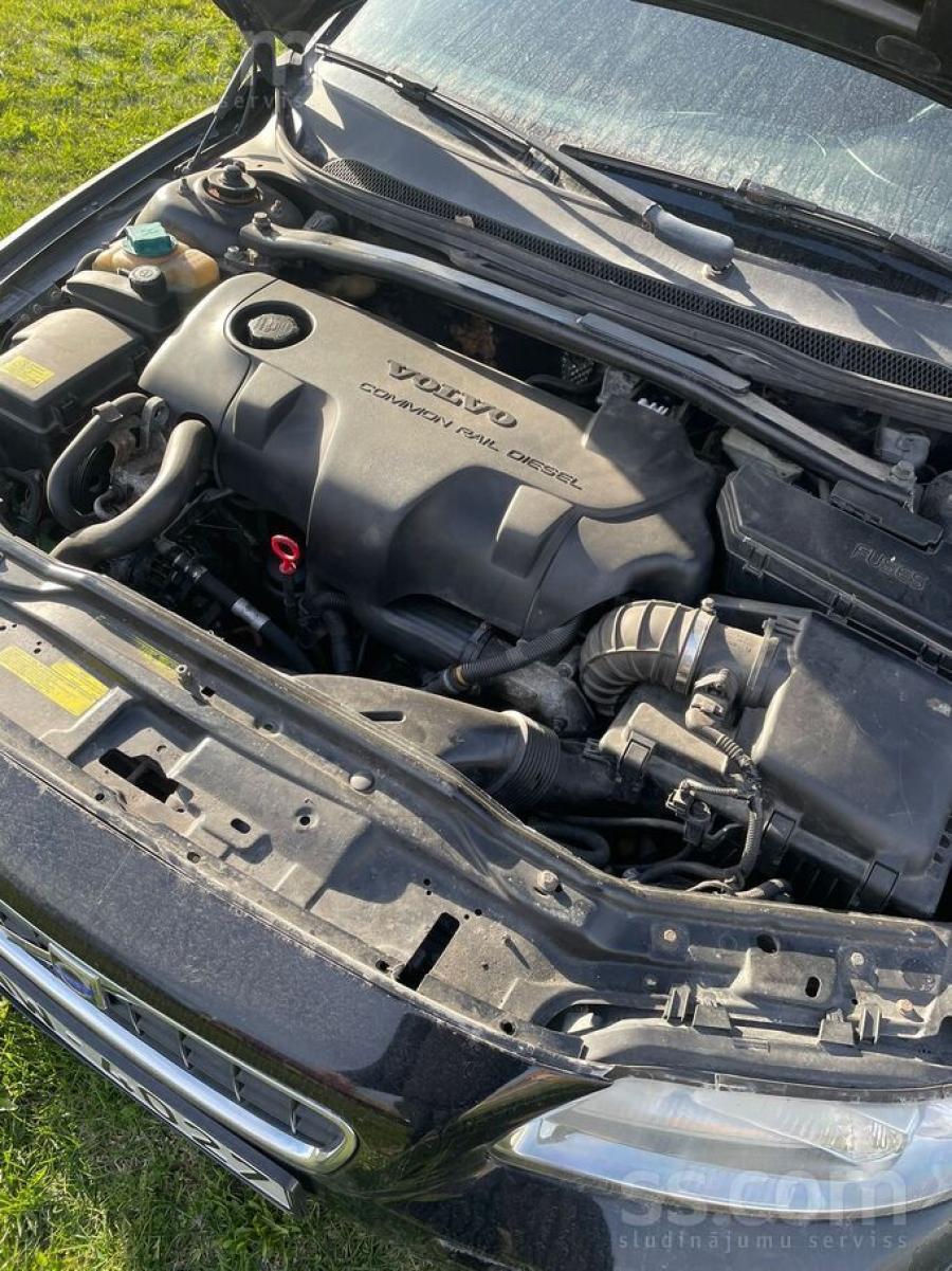 Black Volvo S60 2004 in Kraslava, with an engine capacity of 2.40 L and mileage of 335 thousand km for 480 €, photo 14 on AUTOMOTO.COM.LV