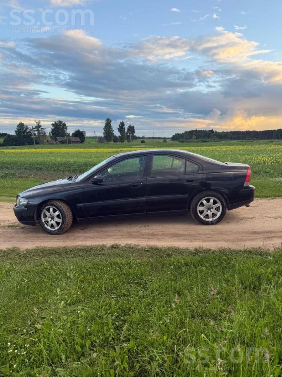 Melns Volvo S60 2004 Ludza, ar dzinēja tilpumu 2.40 L un nobraukumu 601 tūkst. km par 1550 €, foto 4 vietnē AUTOMOTO.COM.LV