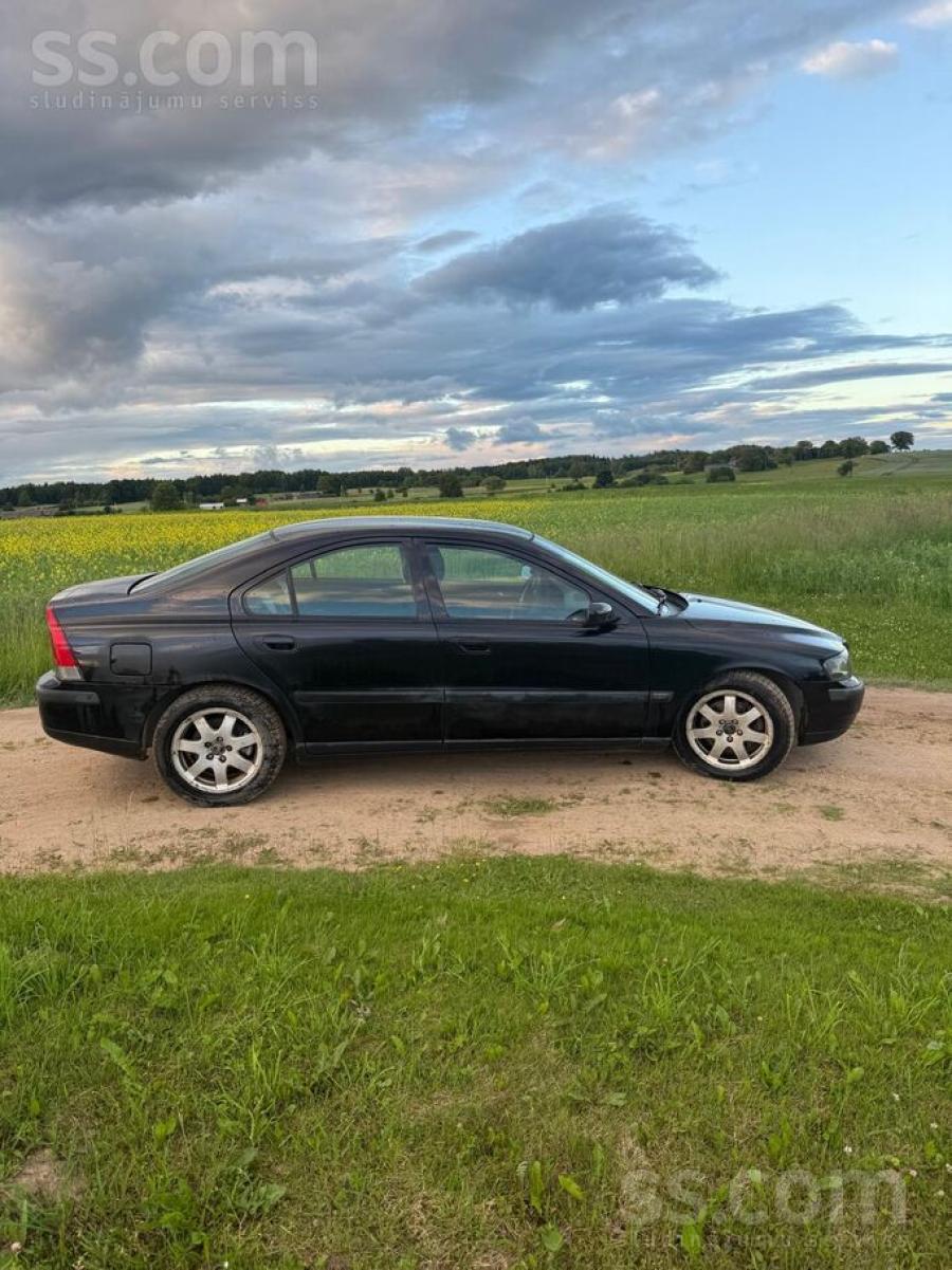 Melns Volvo S60 2004 Ludza, ar dzinēja tilpumu 2.40 L un nobraukumu 601 tūkst. km par 1550 €, foto 5 vietnē AUTOMOTO.COM.LV