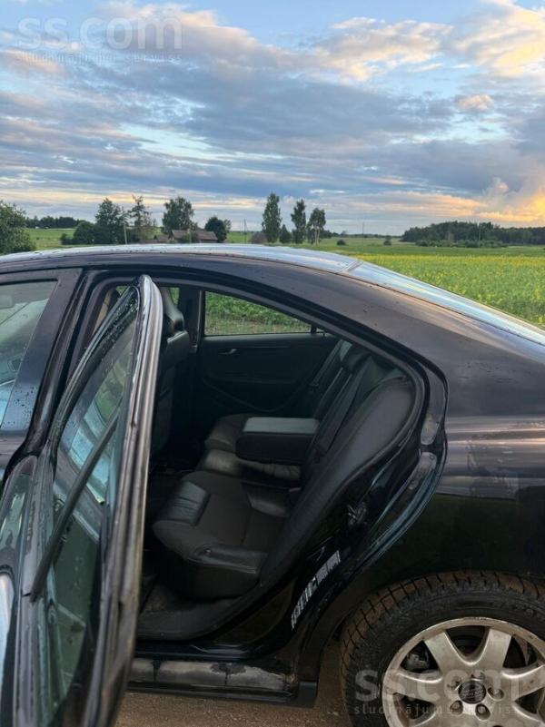 Black Volvo S60 2004 in Ludza, with an engine capacity of 2.40 L and mileage of 601 thousand km for 1550 €, photo 8 on AUTOMOTO.COM.LV