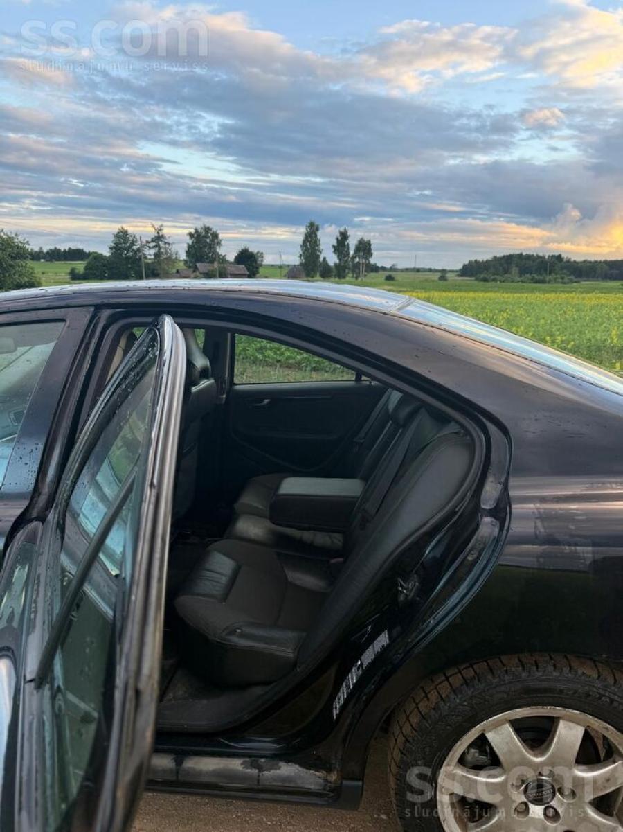Melns Volvo S60 2004 Ludza, ar dzinēja tilpumu 2.40 L un nobraukumu 601 tūkst. km par 1550 €, foto 9 vietnē AUTOMOTO.COM.LV