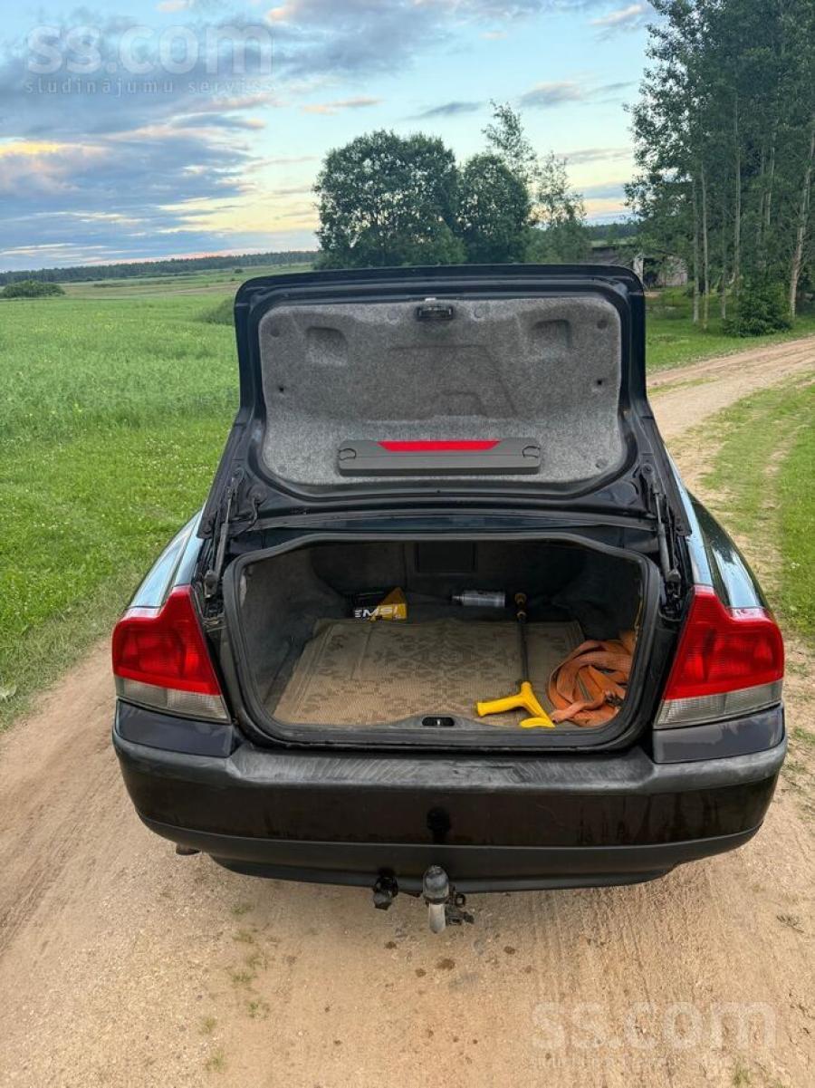 Melns Volvo S60 2004 Ludza, ar dzinēja tilpumu 2.40 L un nobraukumu 601 tūkst. km par 1550 €, foto 11 vietnē AUTOMOTO.COM.LV