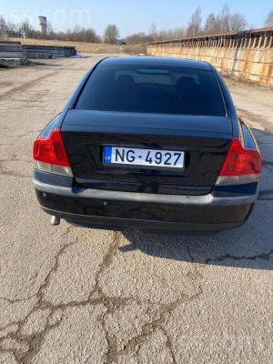 Melns Volvo S60 2004 Saldus, ar dzinēja tilpumu 2.40 L un nobraukumu 344 tūkst. km par 3200 €, foto 3 vietnē AUTOMOTO.COM.LV