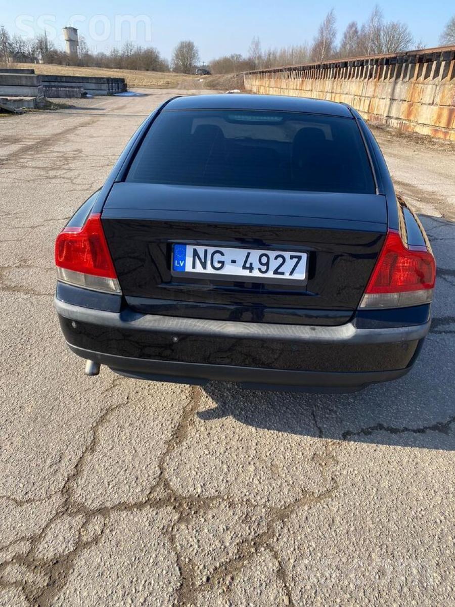 Melns Volvo S60 2004 Saldus, ar dzinēja tilpumu 2.40 L un nobraukumu 344 tūkst. km par 3200 €, foto 3 vietnē AUTOMOTO.COM.LV