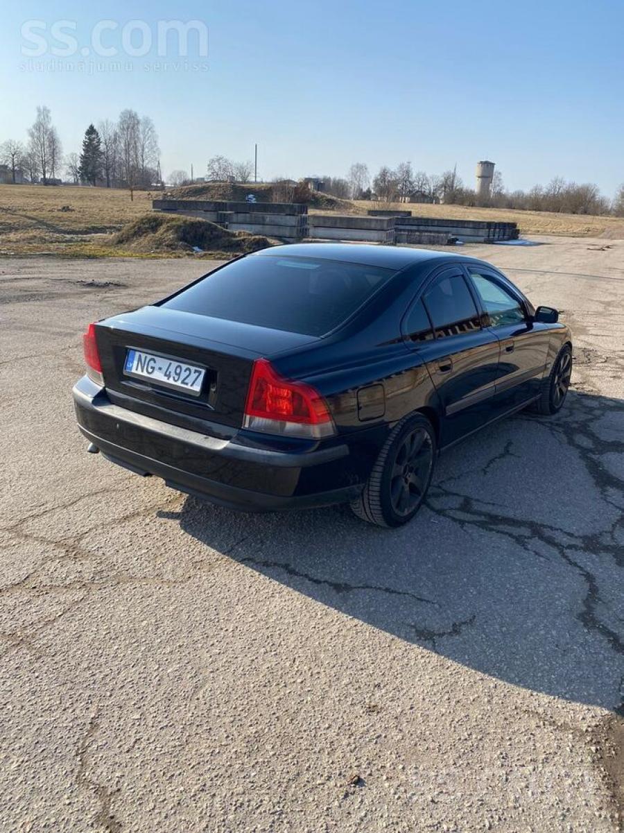 Melns Volvo S60 2004 Saldus, ar dzinēja tilpumu 2.40 L un nobraukumu 344 tūkst. km par 3200 €, foto 6 vietnē AUTOMOTO.COM.LV