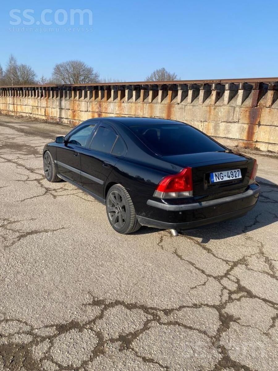 Melns Volvo S60 2004 Saldus, ar dzinēja tilpumu 2.40 L un nobraukumu 344 tūkst. km par 3200 €, foto 7 vietnē AUTOMOTO.COM.LV