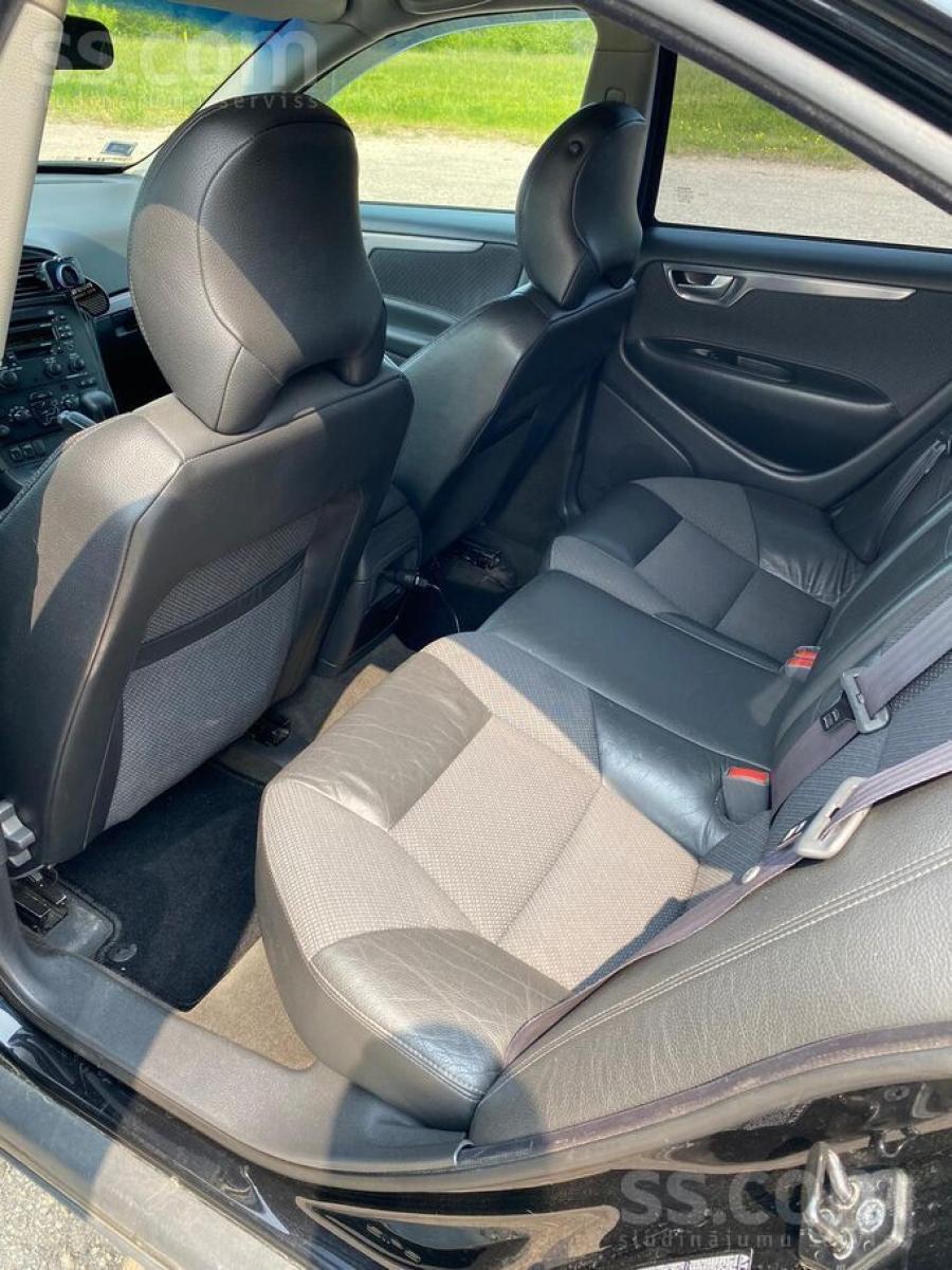Melns Volvo S60 2004 Saldus, ar dzinēja tilpumu 2.40 L un nobraukumu 344 tūkst. km par 3200 €, foto 10 vietnē AUTOMOTO.COM.LV