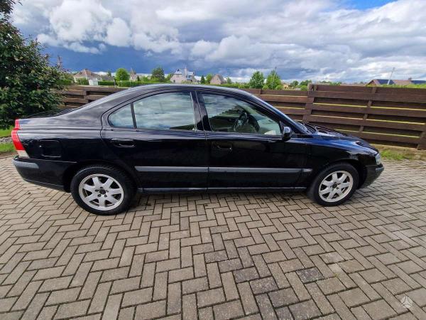Melns Volvo S60 2004 Kėdainiai, ar dzinēja tilpumu 2.40 L un nobraukumu 498 tūkst. km par 490 €, foto 2 vietnē AUTOMOTO.COM.LV